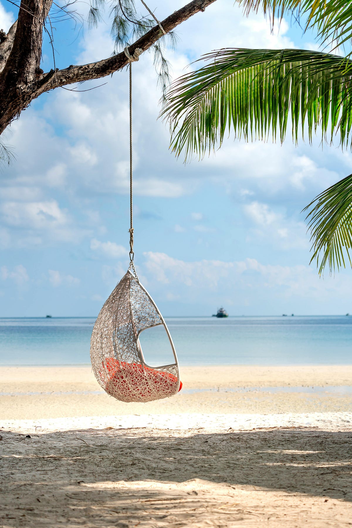 Beach Style Guide: Embracing Trends and Timeless Classics | by Maria ...