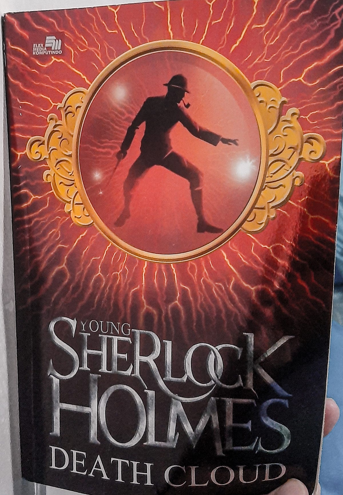 Review Buku #1 — young Sherlock Holmes Death Cloud | by Lia | Medium