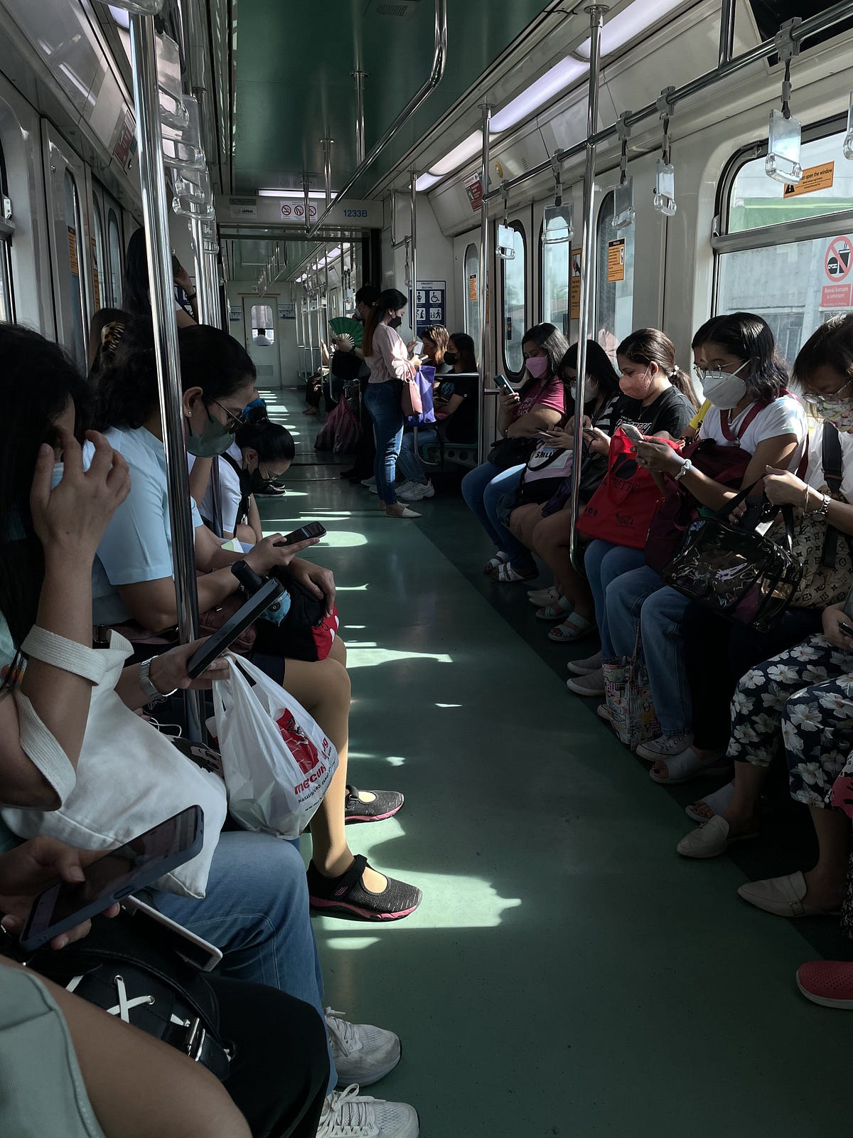 Tabe! Mainet!: Sabi ng commuting student from Mandaluyong to Manila ...