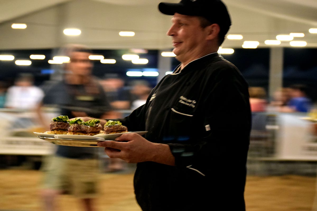PHOTO SET: A Day of Competition. “Inside the Food Fight” photographer ...
