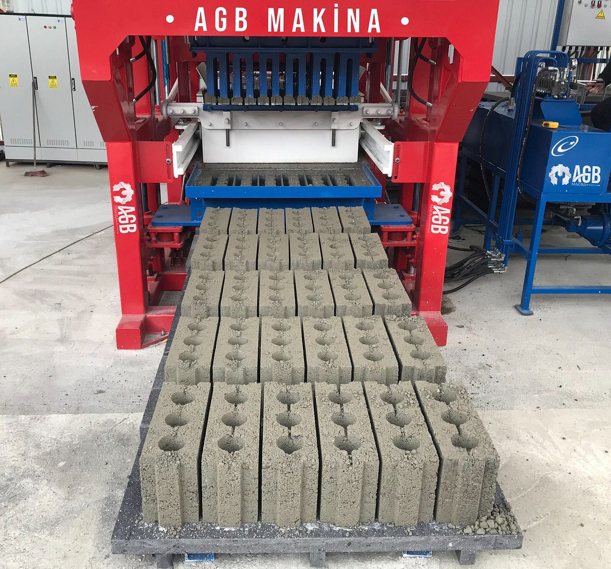 Machine a Parpaing Automatique produit des blocs béton | by ...