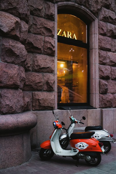 Sejarah Brand Fashion zara. Zara merupakan salah satu brand fashion ...