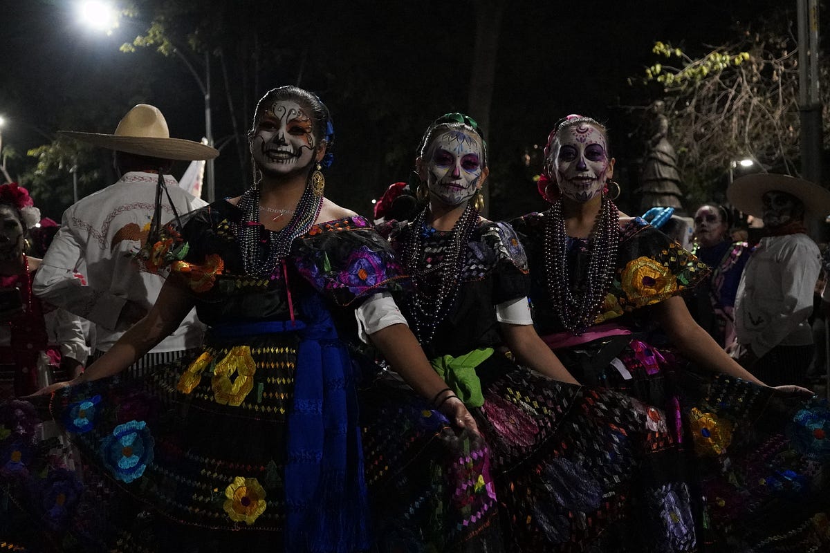 My Día de los Muertos in Mexico City: Mega Procesion de Catrinas | by ...