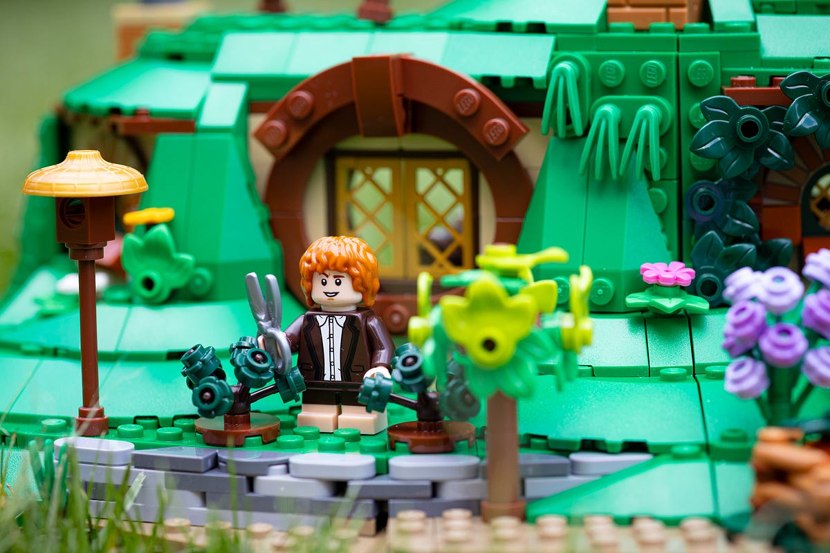 The Shire in LEGO: a Tribute to the Sams We’ve Had, and the Ones We’ve ...