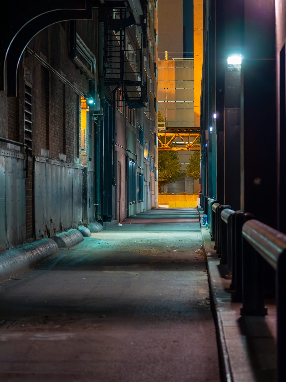 Alleyways of Chicago - Sinclair Creates - Medium