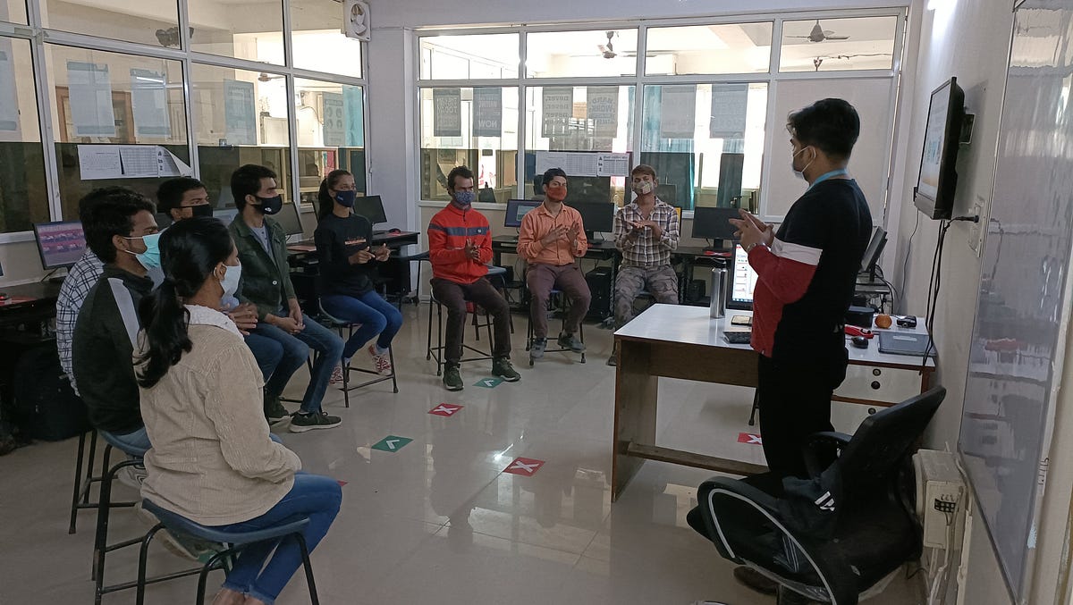Indian Sign Language Classes for Hearing People started offline and ...