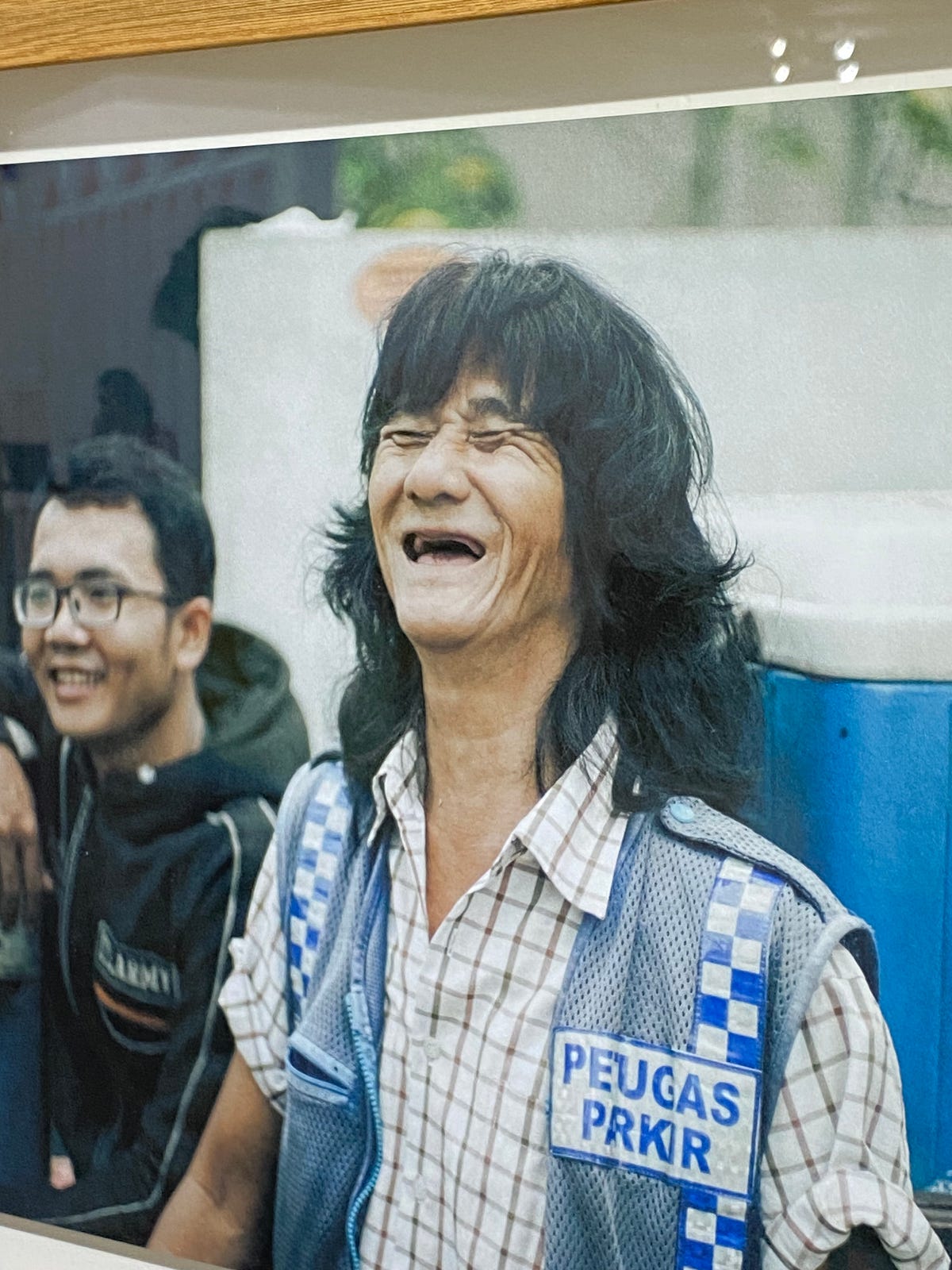 Sebuah pameran tunggal fotografi John Navid memiliki muatan nilai ...