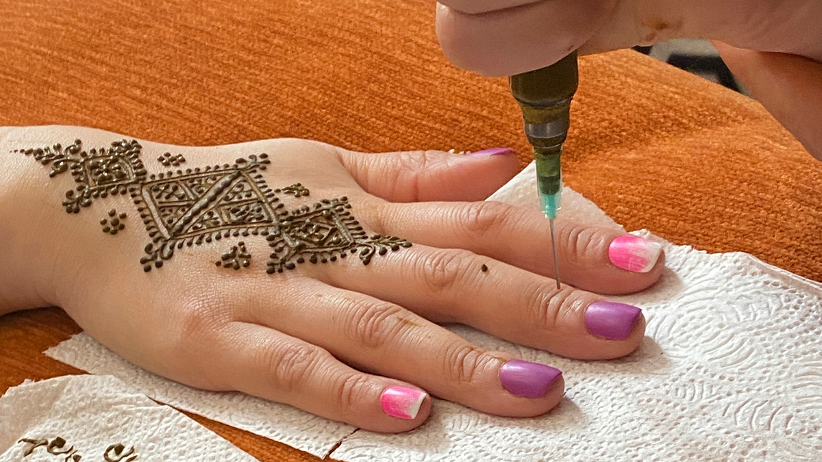 Dot Line Dot. Some find Moroccan henna obscure and… | by Mektoub Henna ...