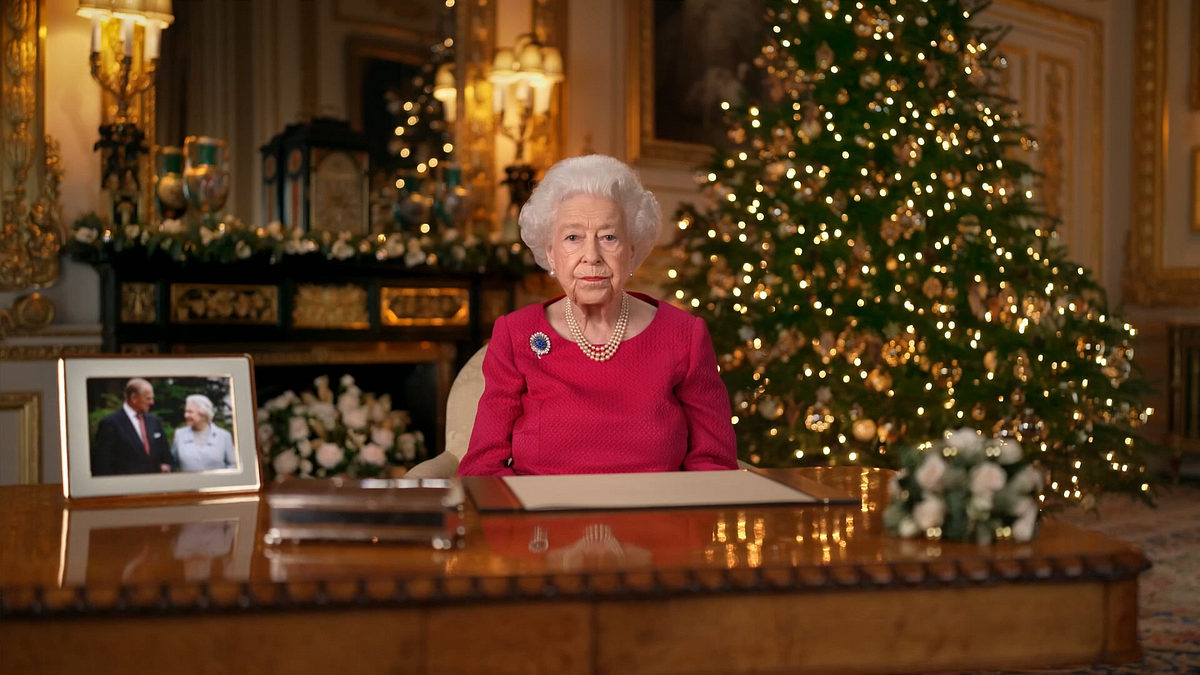 The Queen’s Christmas Broadcast 2021 | by iBreaking | Medium