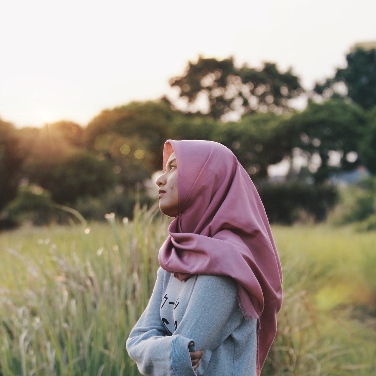 Penantian. Ada suara yang nyaring di telinga… | by şair | Medium