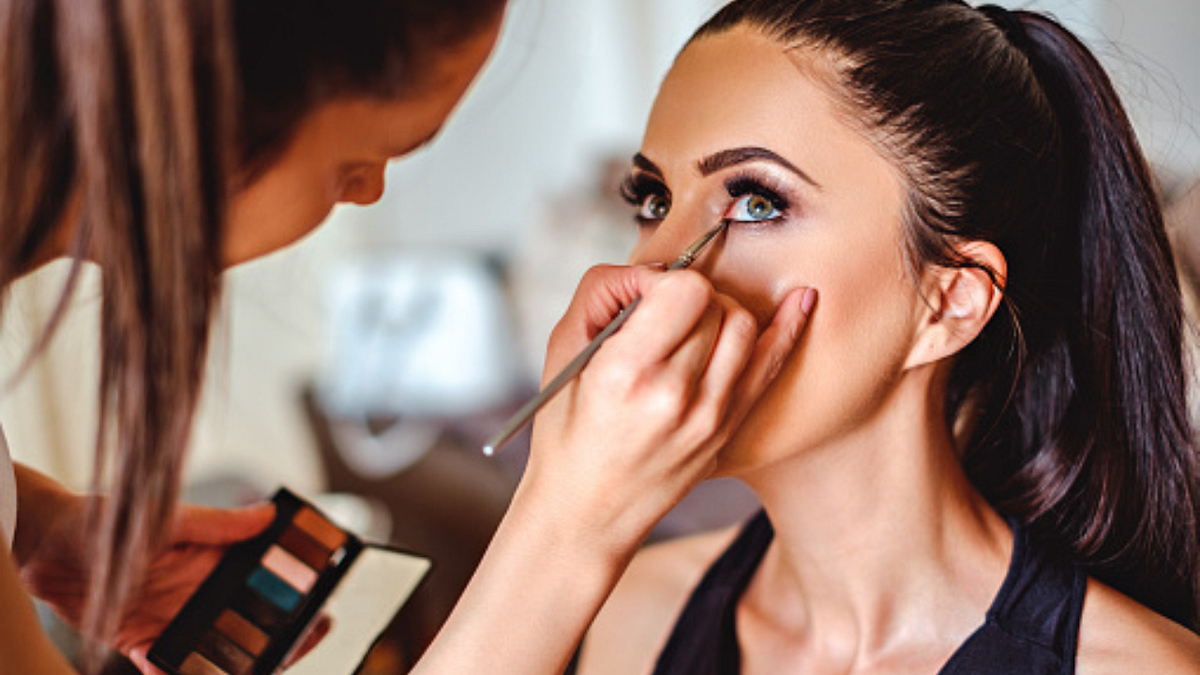 Best Make Up Artist Kolkata. Riya Ghosh is the best makeup artist in… | by Tirtha Jana | Medium