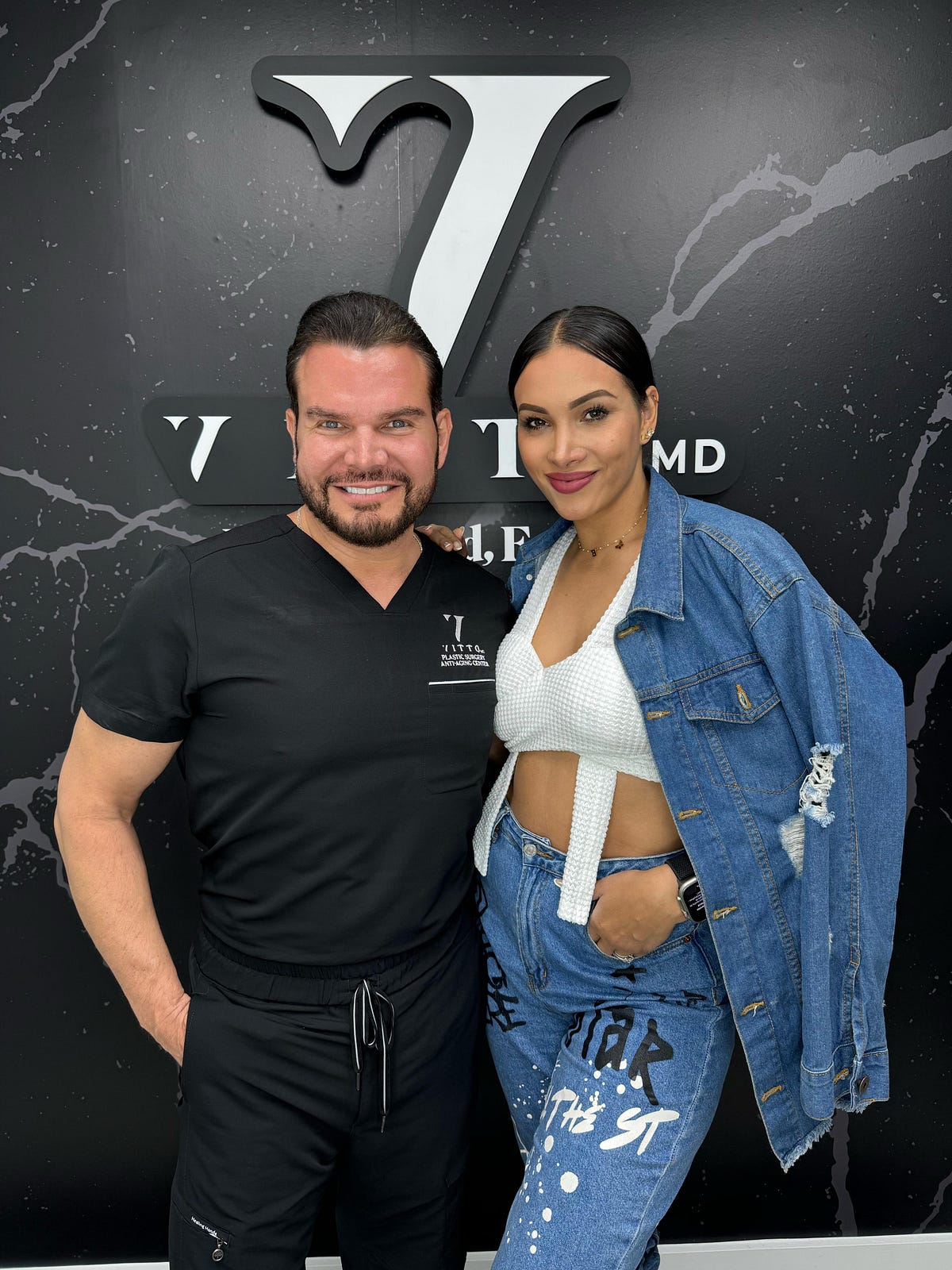 El cirujano plastico de las estrellas Dr. Vitto realza la belleza de la ex reina venezolana ...
