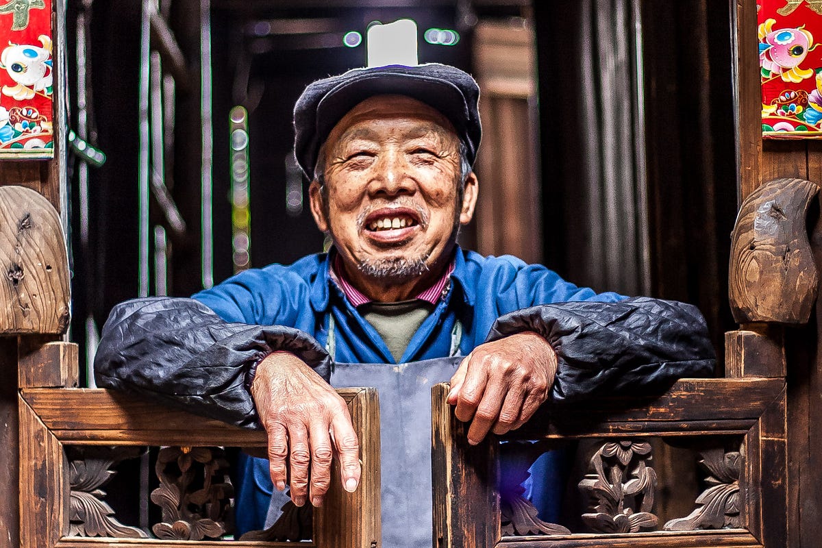 Mr Zhao. ENSAIO de Leonardo Ortigão… | by Paraty Em Foco | Medium