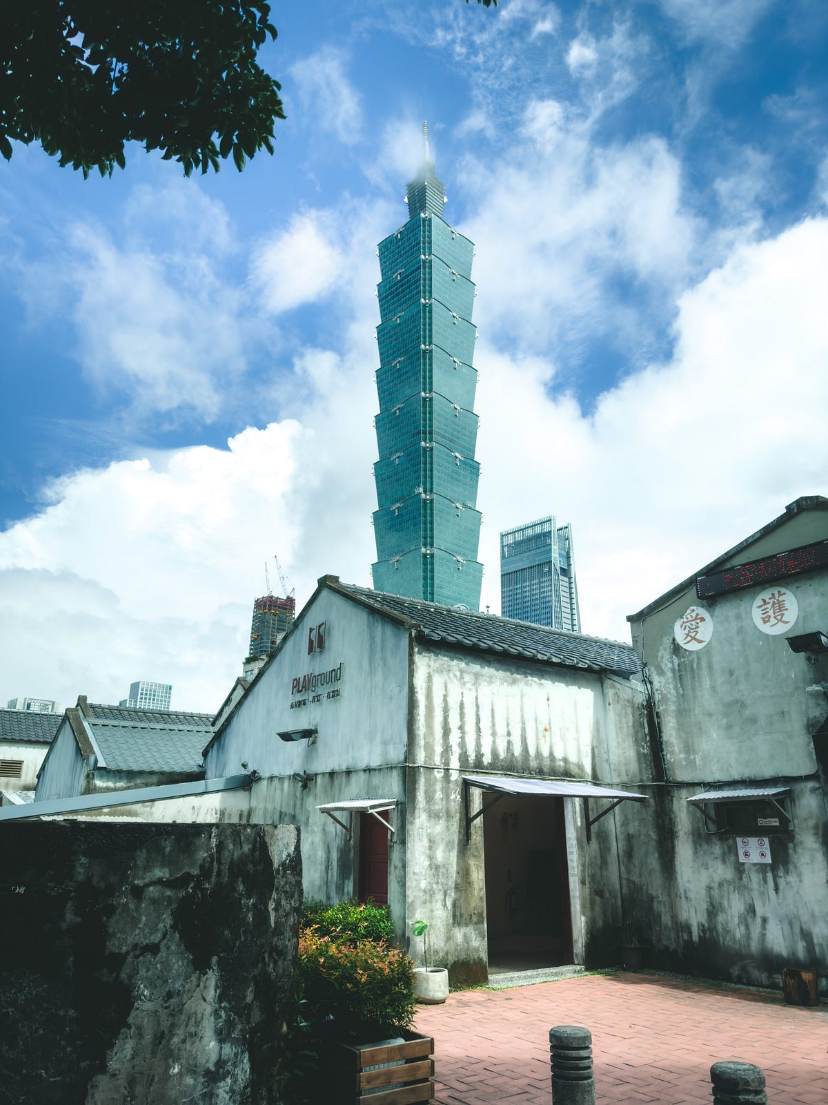 iOS Combine PassthroughSubject vs CurrentValueSubject - ChengYang - Medium