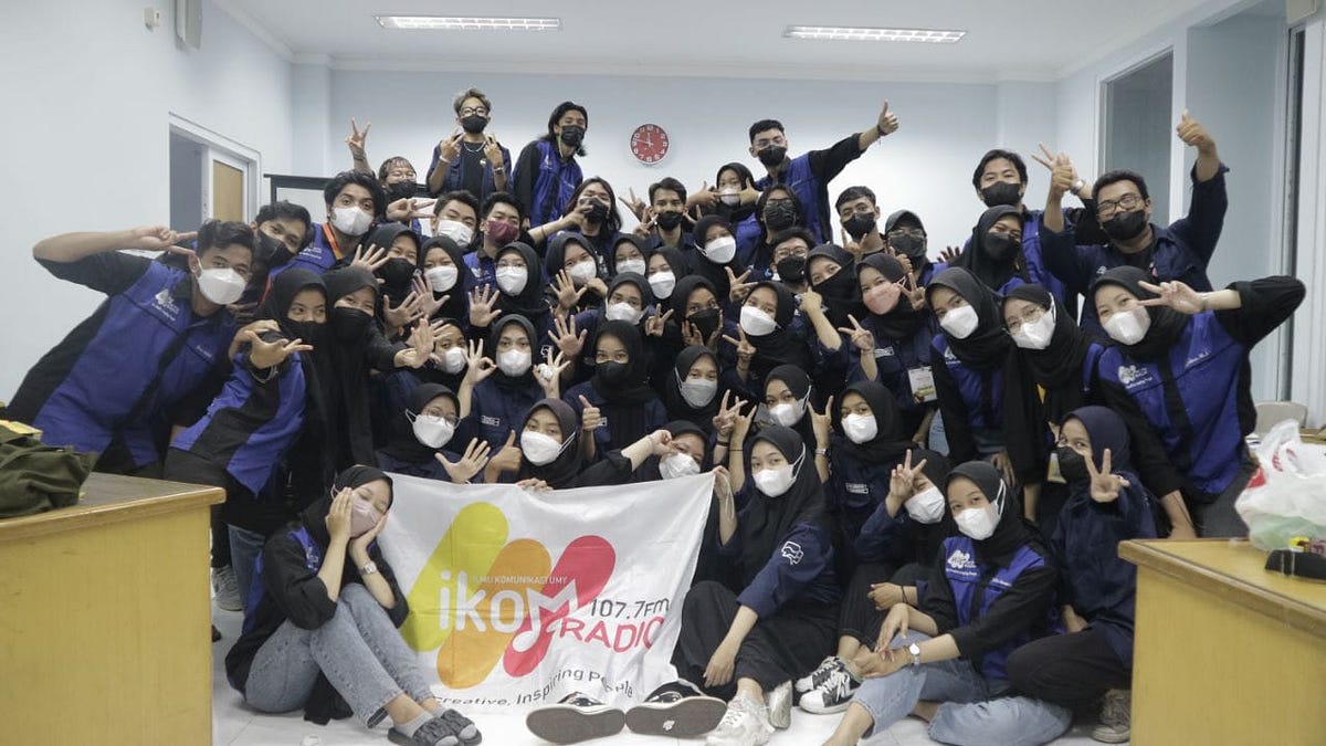 Pengalaman Berkesan Di IKOM Radio | by Andra Yadzka | Medium