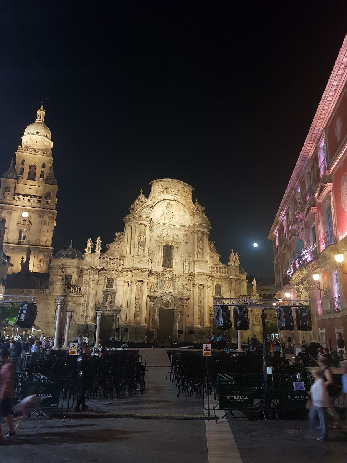 Had a Great night in Murcia, first some nice Tapas @ Fiesta de las Huertas, than enjoying ...