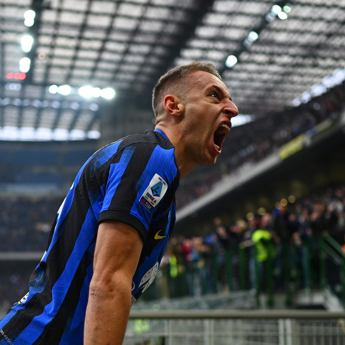 Chaos at the San Siro Frattesi at the death! Henry misses' penalty in ...