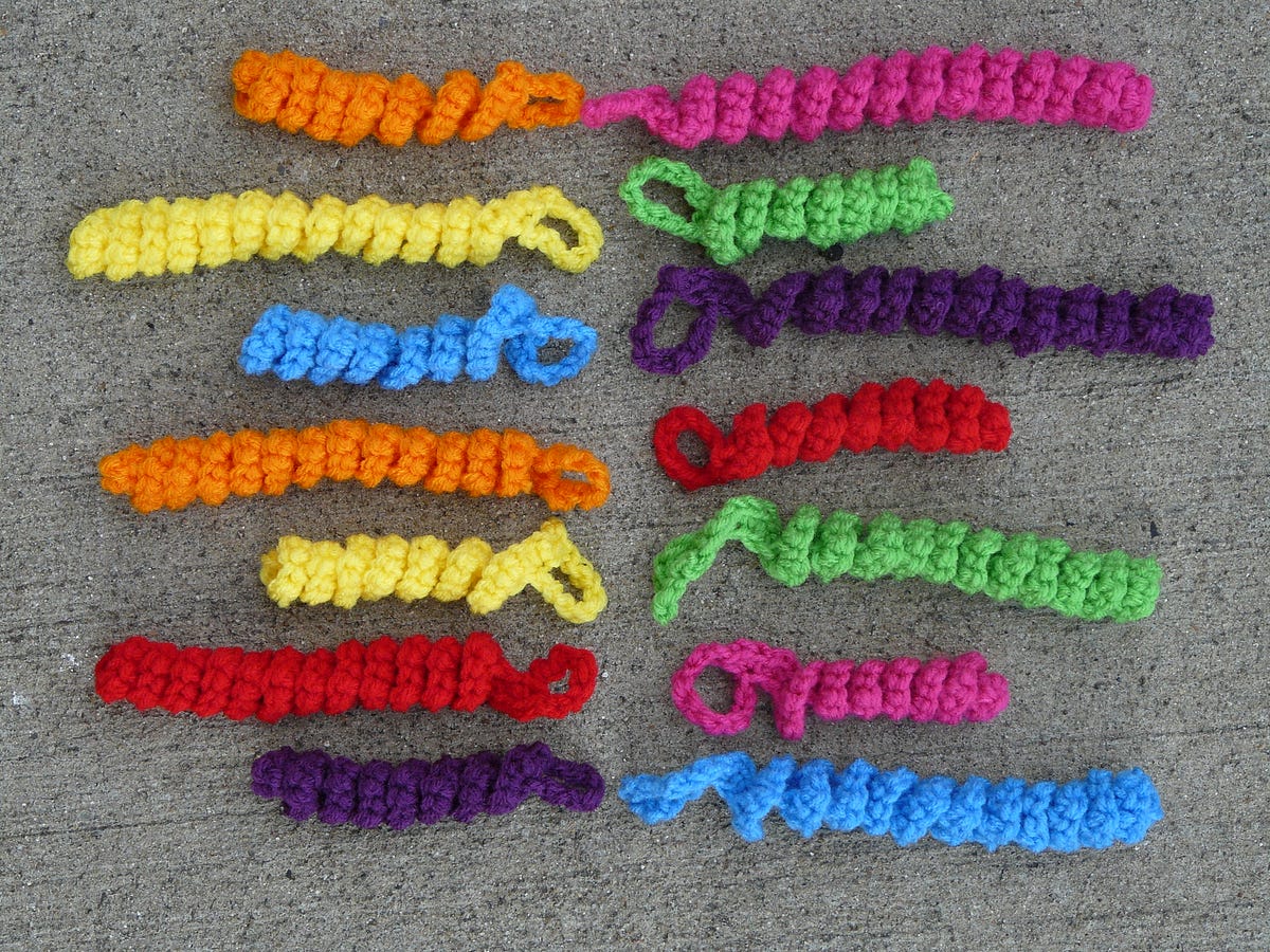 A Crochet Hyperbolic Curlicue That Curls | by Leslie Stahlhut | Free ...