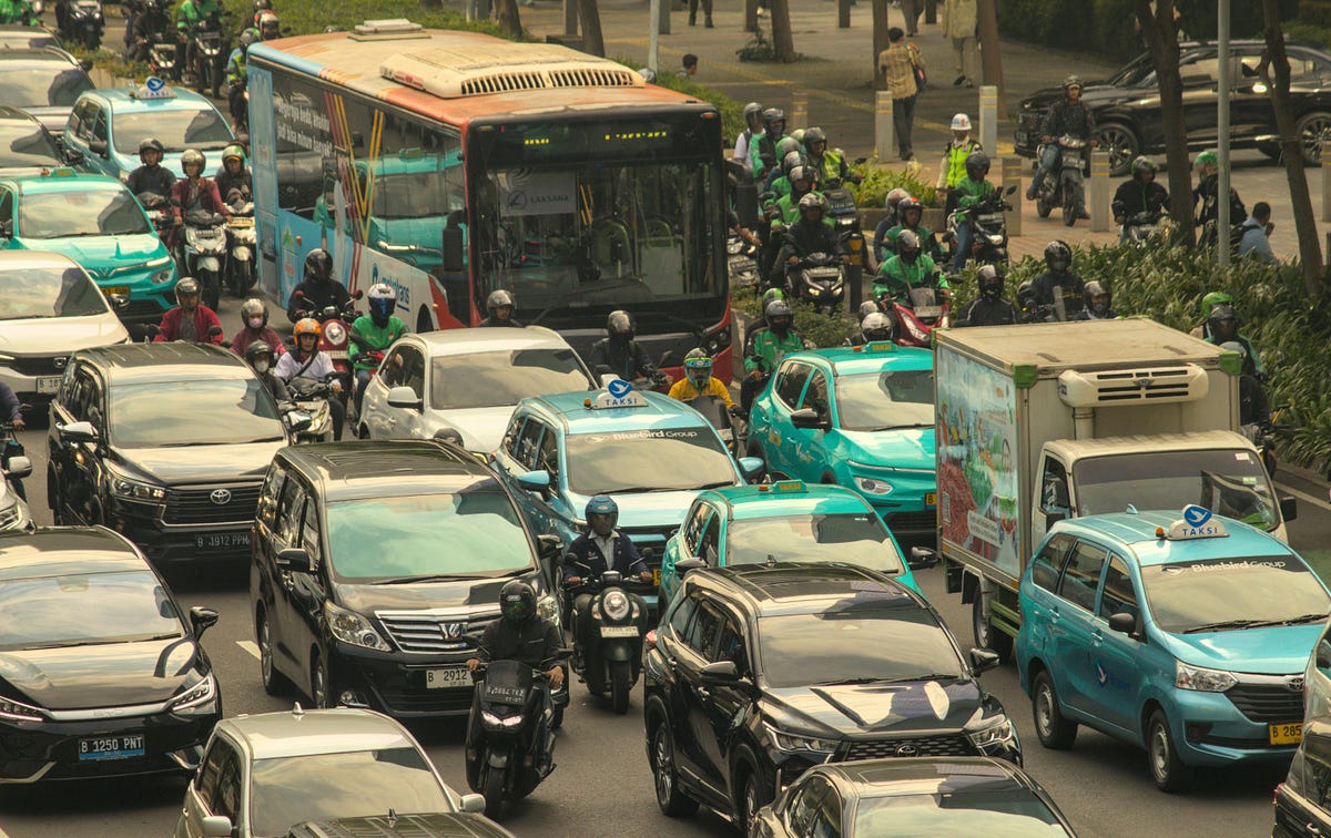 9 Kebahagiaan Kecil yang Dapat Dijumpai di Jalan | by Rahmah Maulida ...