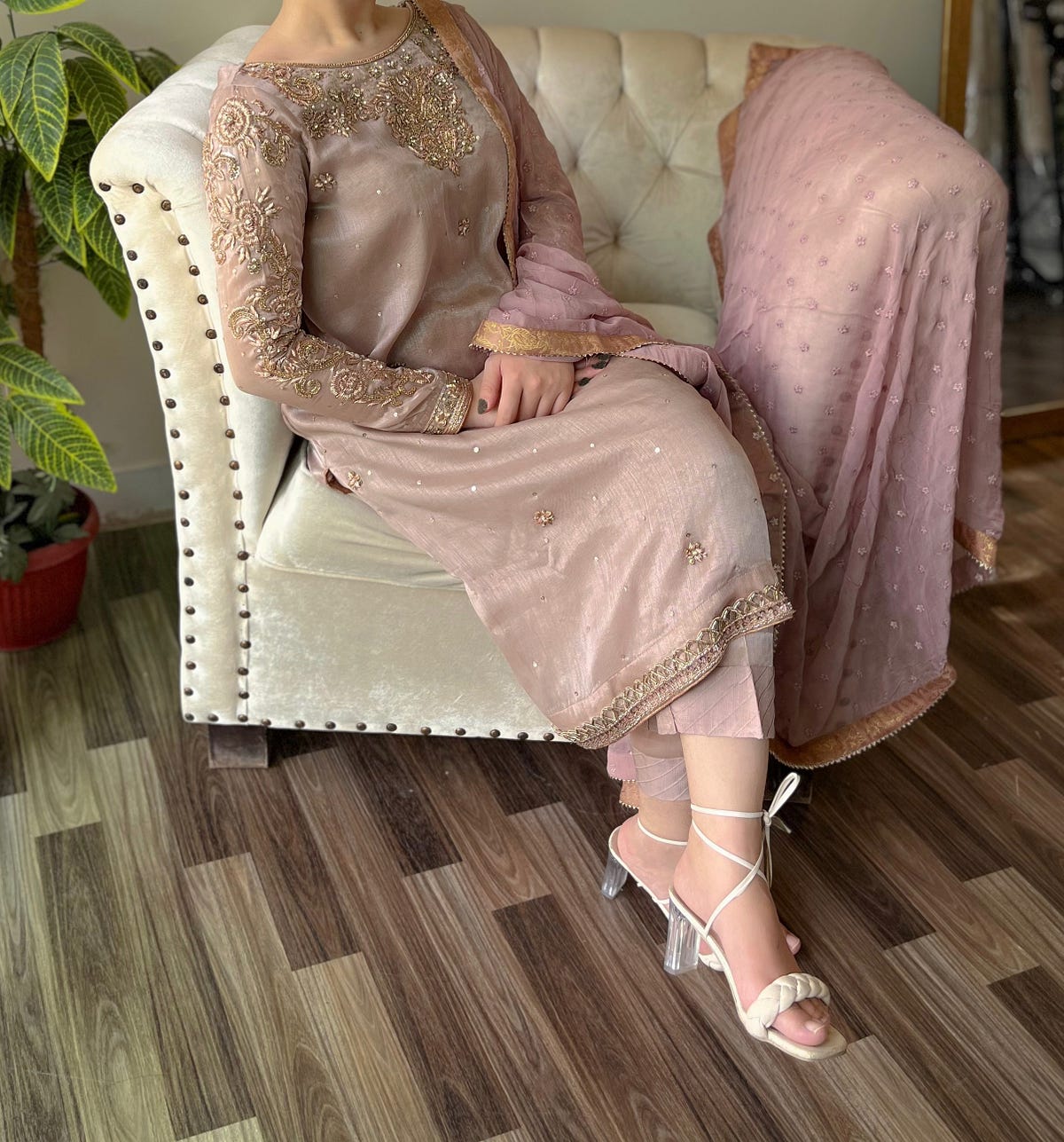 “The Unsung Heroes: Celebrating the Artisans Behind Pakistani Fashion ...
