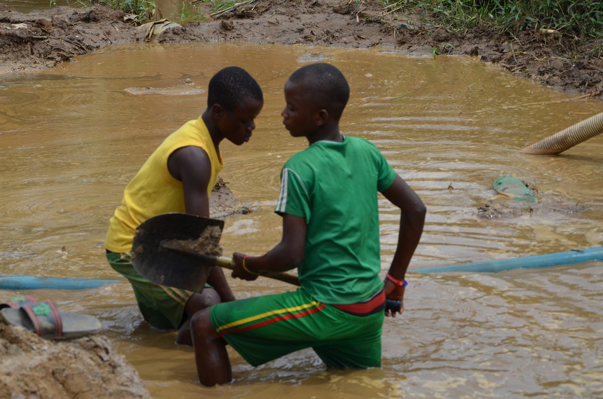 PROTECTION. Les enfants travailleurs dans les mines | by UNICEF ...