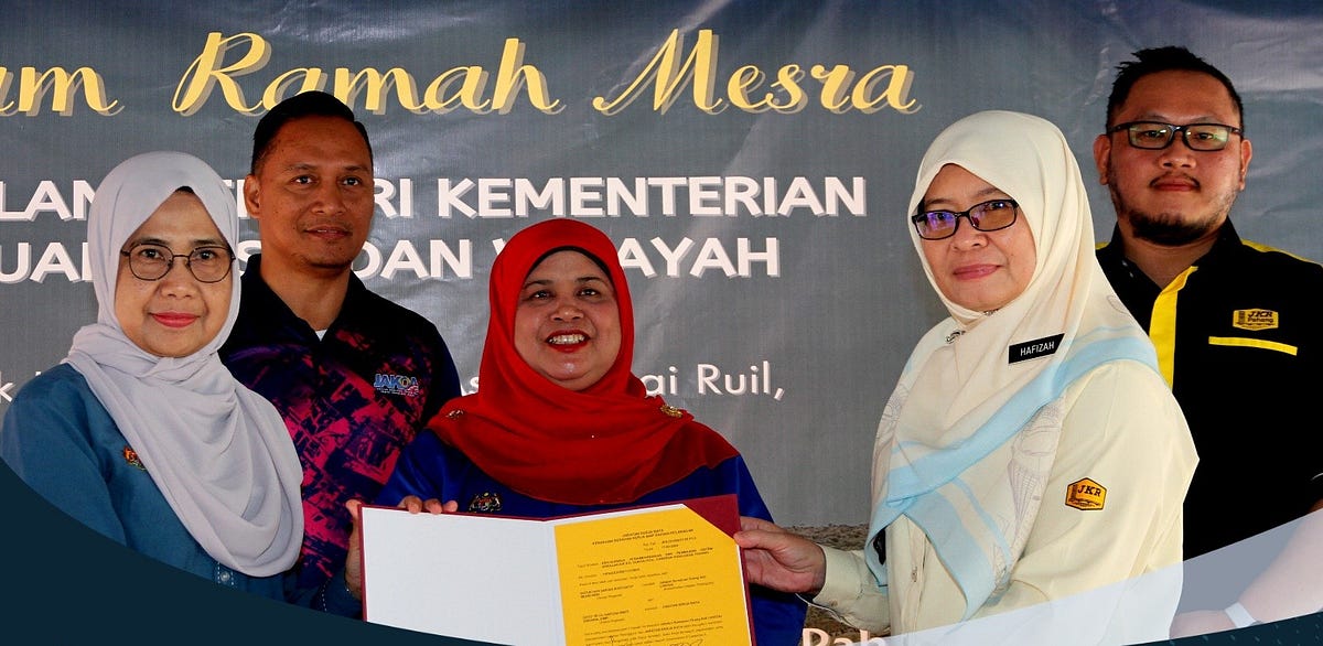 “Deputy Minister Rubiah Wang Extends Warmth to Relocated Orang Asli ...