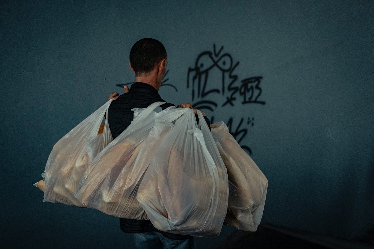 Living Light: A Personal Journey to Minimize Daily Plastic Use through ...