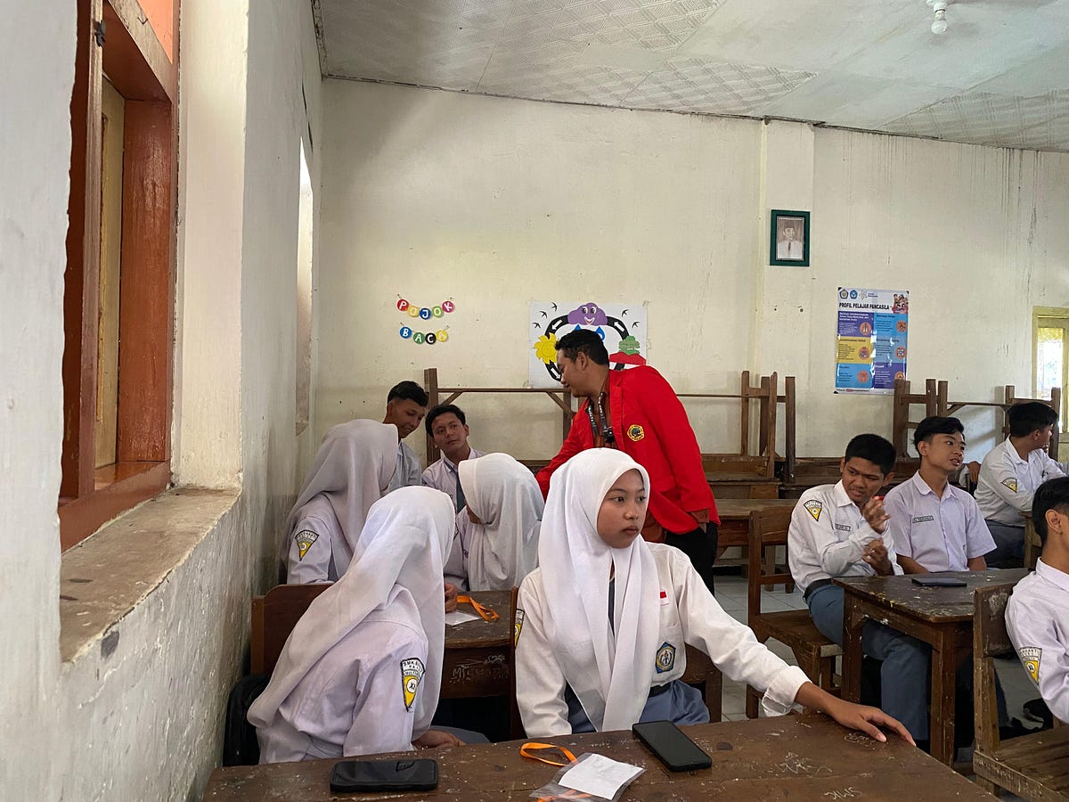 Mahasiswa KKN Untag Surabaya Gelar Pelatihan Penggunaan Gadget ... Mahasiswa KKN Untag Surabaya Gelar Pelatihan Penggunaan Gadget ...
