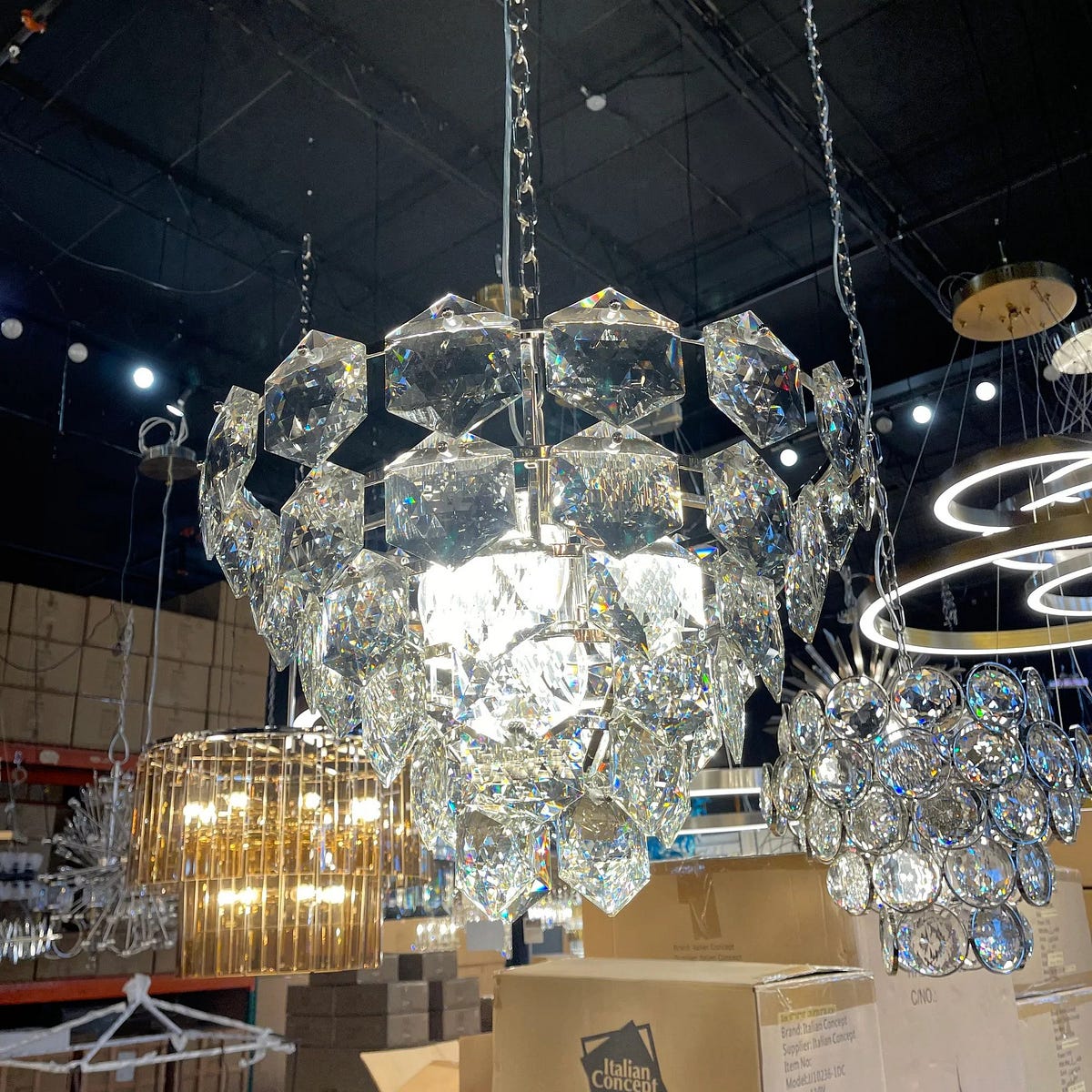 What Advantages Do Hanging Crystal Chandeliers Offer ...