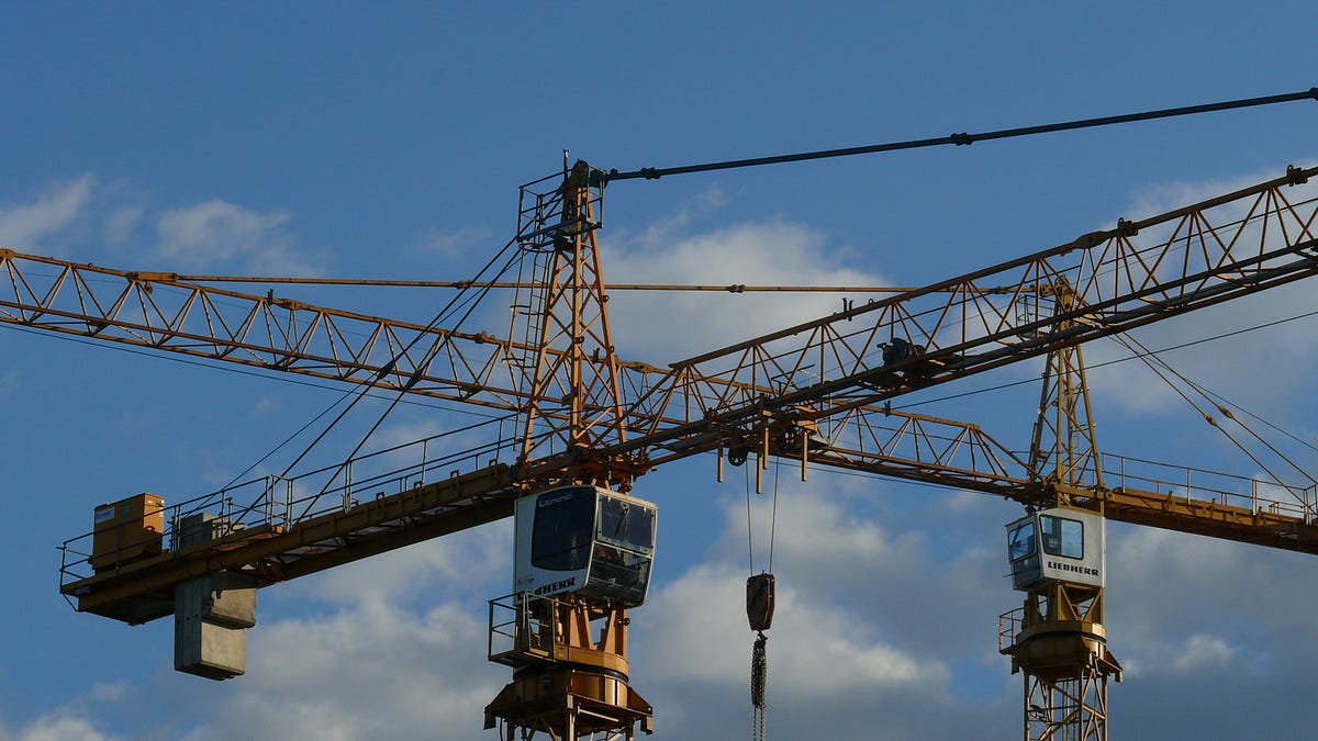 How to raise and lower down the Tower Crane on a skyscraper | by ...