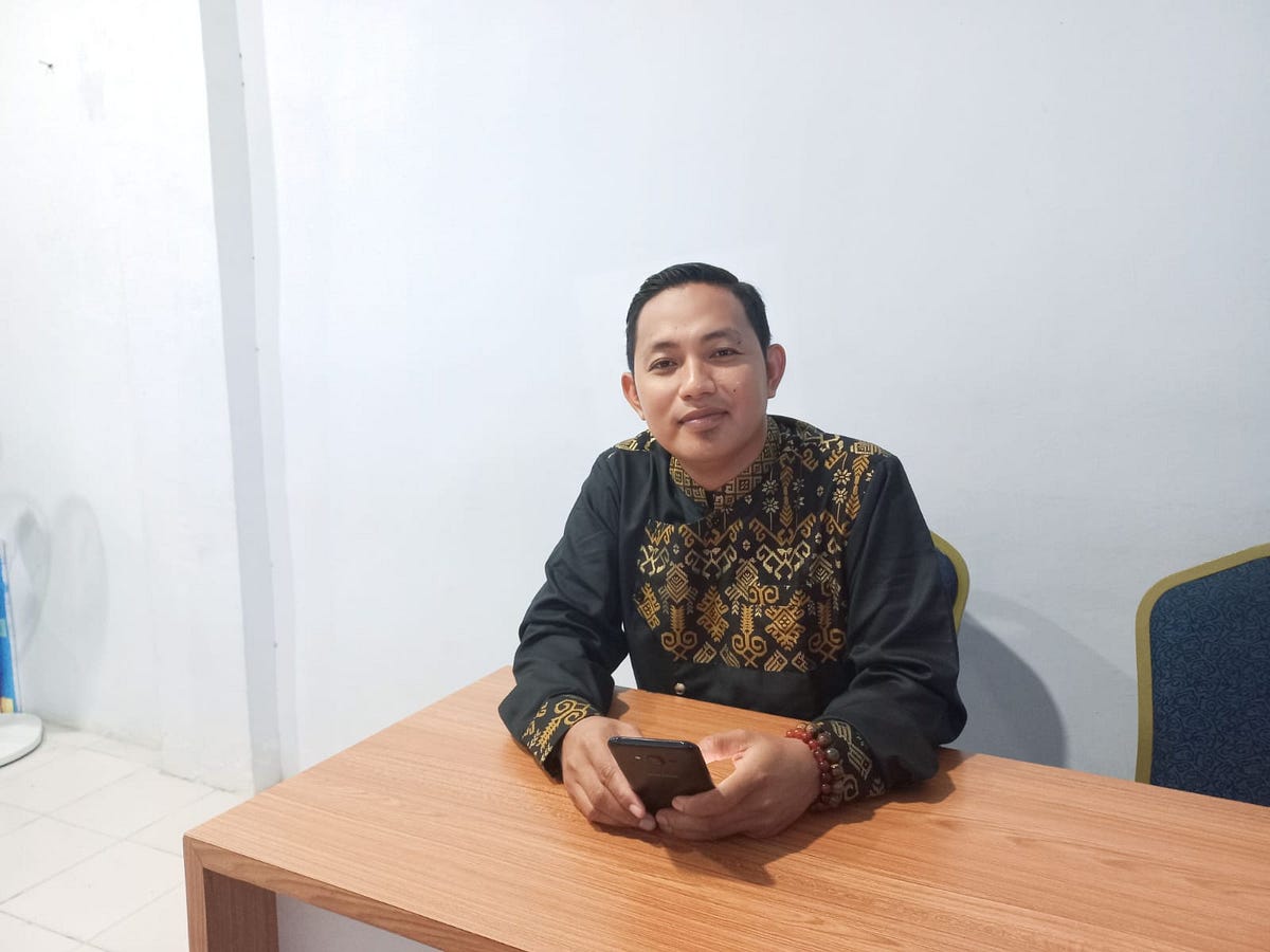 Suardi, Dari Pengembala Hingga Menjadi Dosen Terbaik | by Universitas ...