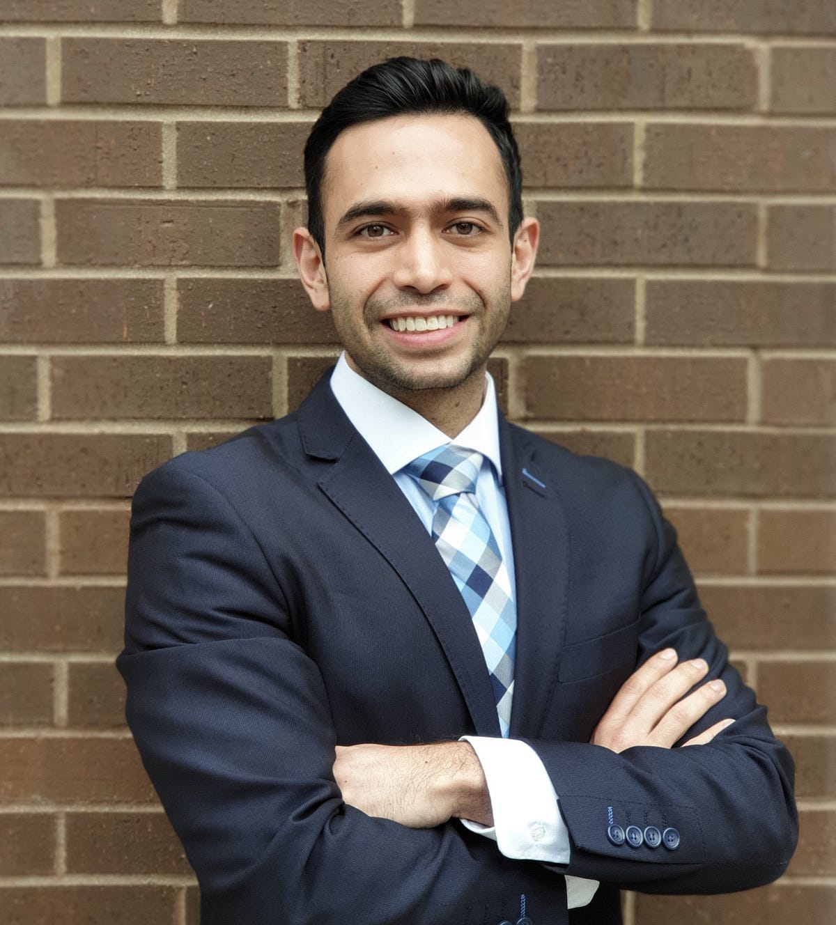 Joven economista y orador en la mesa directiva de EXATEC Chicago. | by ...