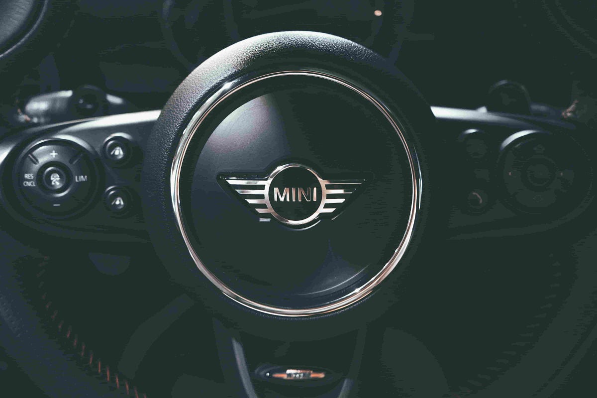 PlPMenjelajahi Kecantikan Plaza Mini dengan Mini Cooper | by Derian ...