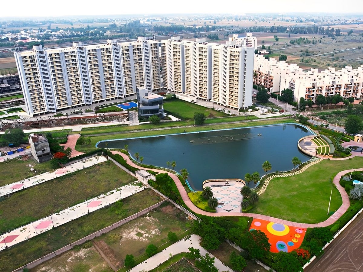 TDI Lake Grove | Lake Grove Kundli | Lake Grove City Kundli ...