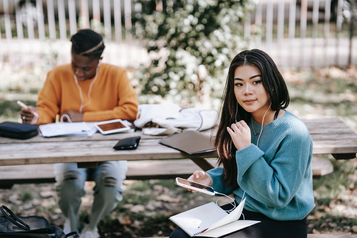 How to Create an Effective Mobile Learning Experience | by Swollet | Medium