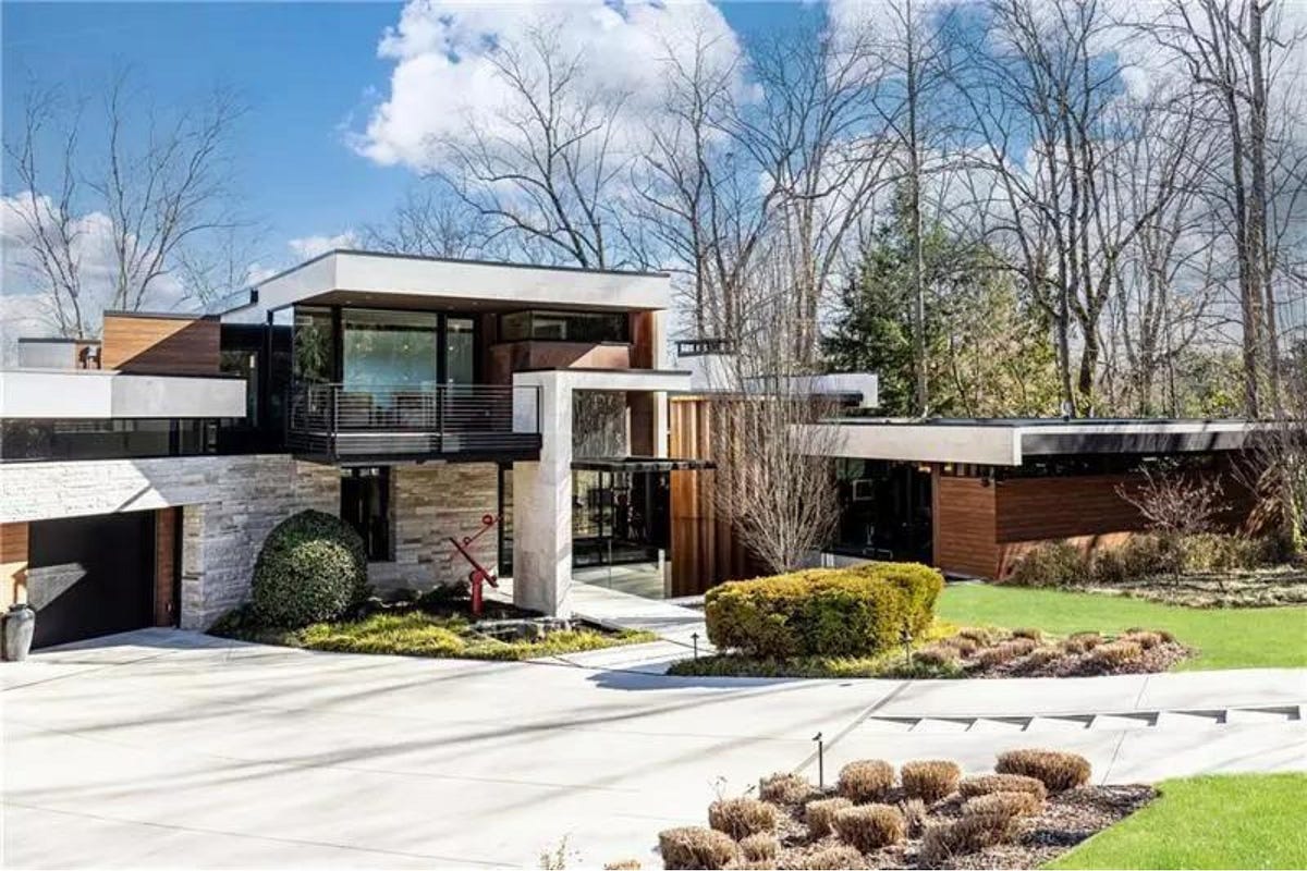 What are the key factors driving the demand for luxury properties in ...