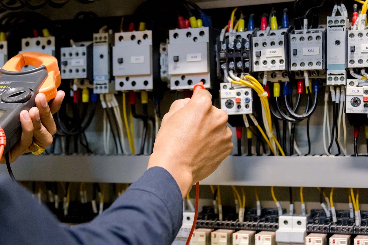 How to Find and Hire the Best Electrical Engineers | by Robertcowlishaw ...