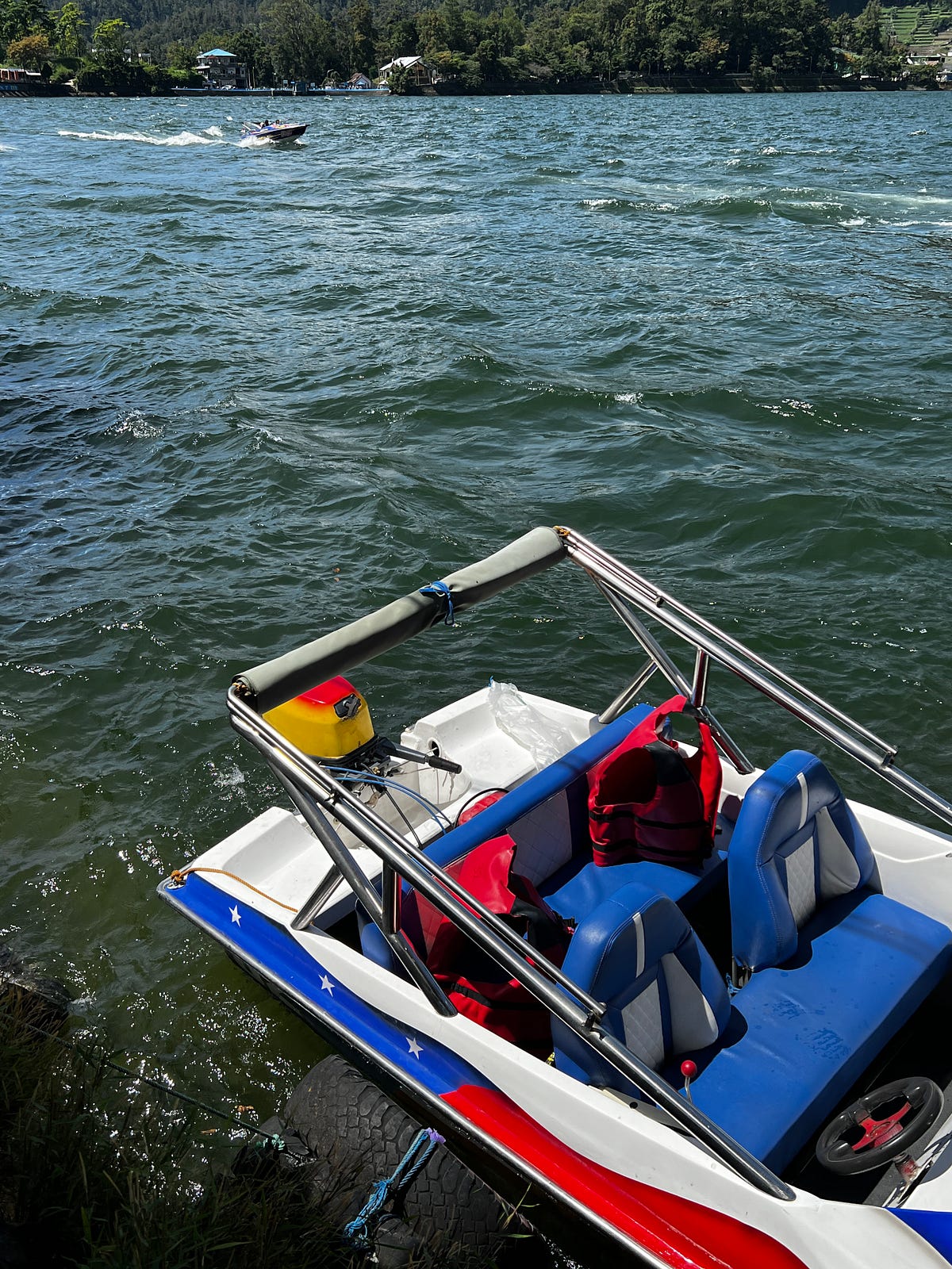 Untuk menjadi sehebat gelombang, aku perlu menjadi kapal yang kuat tak terhempaskan. - Peramu ...