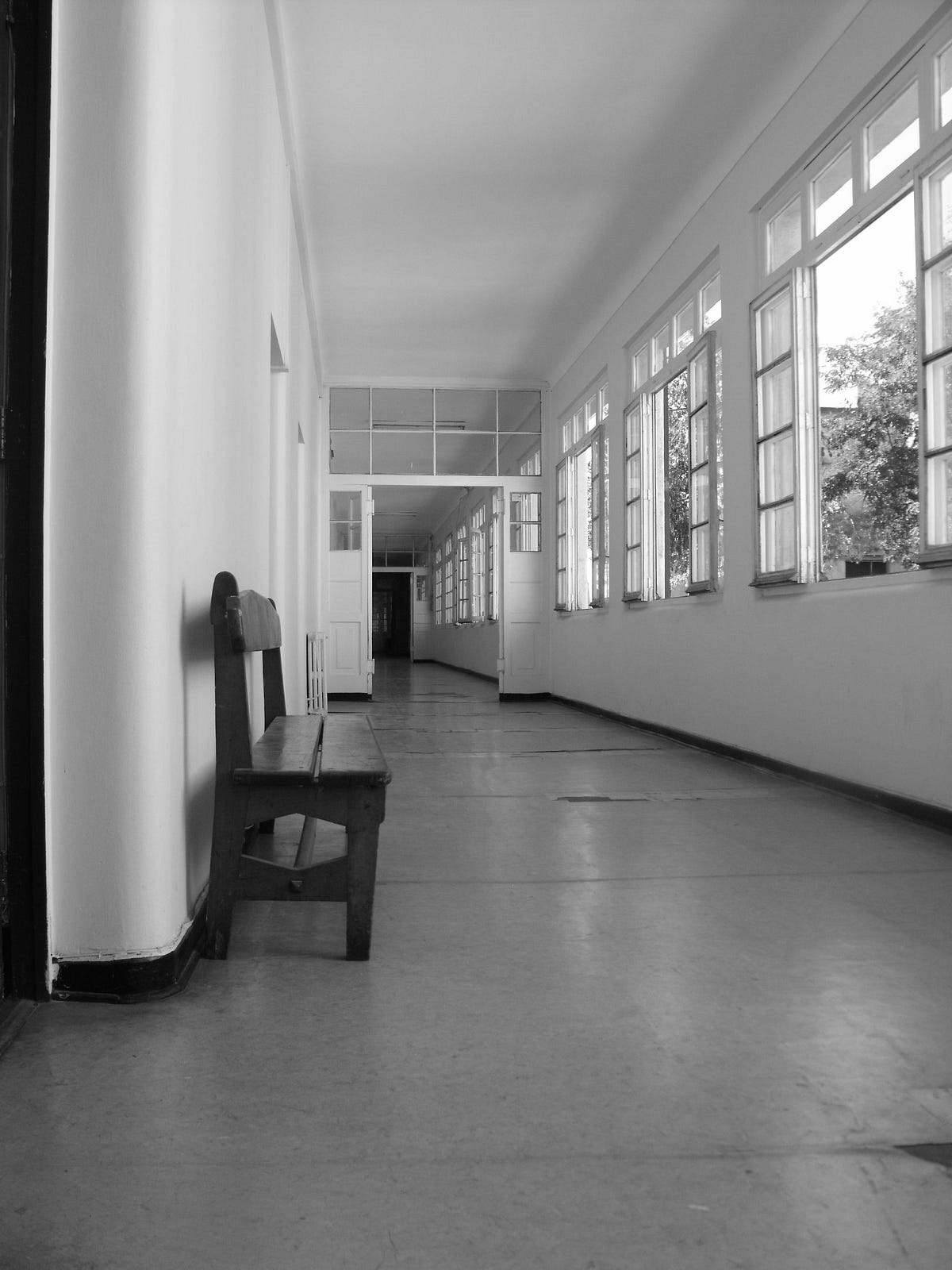 Dipisahkan Tuhan. Jam sudah menunjukkan pukul sepuluh… | by Ning's Writing | Medium
