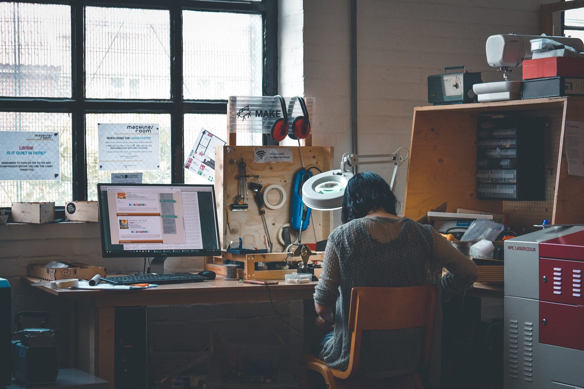 Why I Fell in Love With My Desk Job | by Fernanda Sapiña | Medium