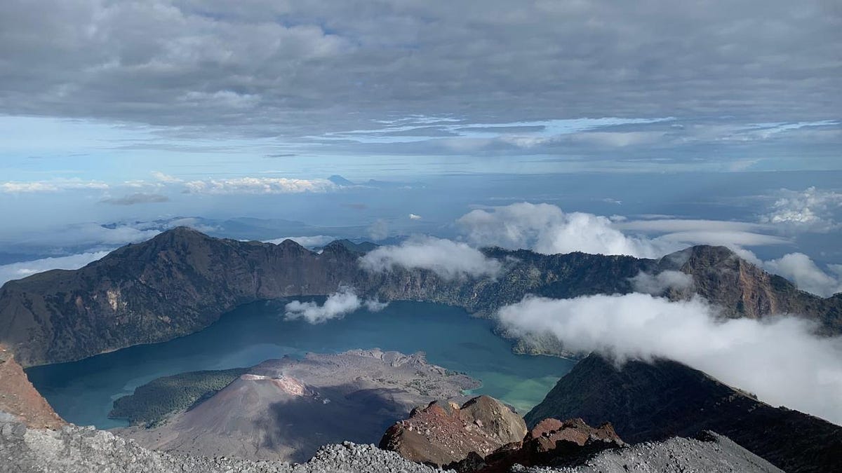 Surga Cantik itu Bernama Rinjani. Empat hari setelah aku menyelesaikan… | by Raihan Muhammad ...