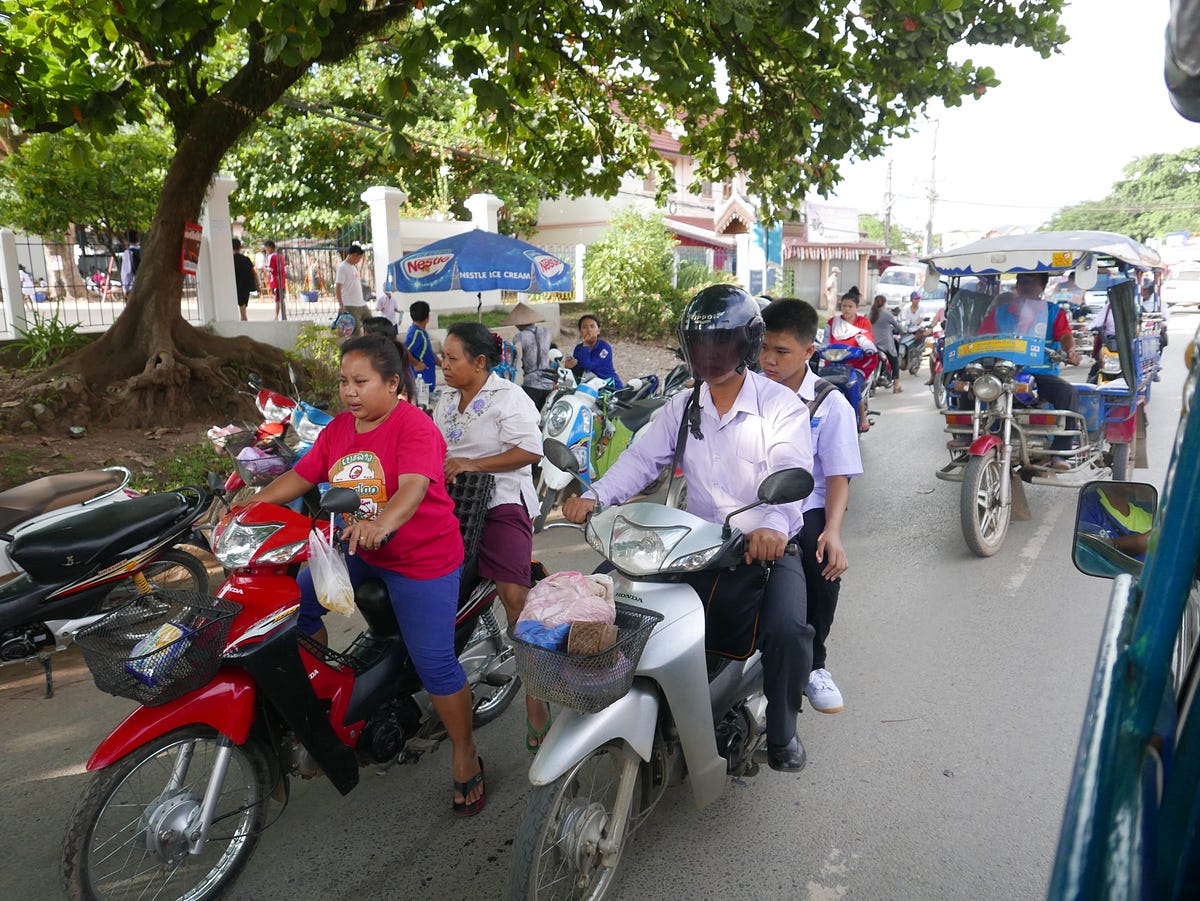 Laos — Motorbikes in Luang Prabang (ຫລວງພະບາງ/ຫຼວງພະບາງ), Laos | by ...