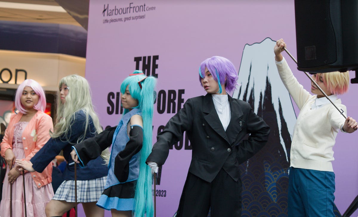 Cosplay? Its more like Crossplay. Cosplay , a hobby of many of my ...