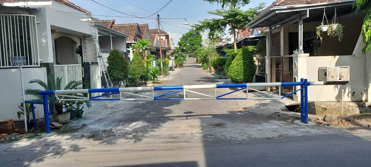 Menyambut Idul Fitri, Portal Jalan di Perumahan Tegal Besar Ditutup | by Anindya Puteri | Medium