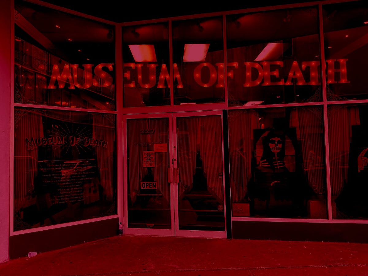 Museum of Death : “When guests pass out, we call it a falling ovation ...