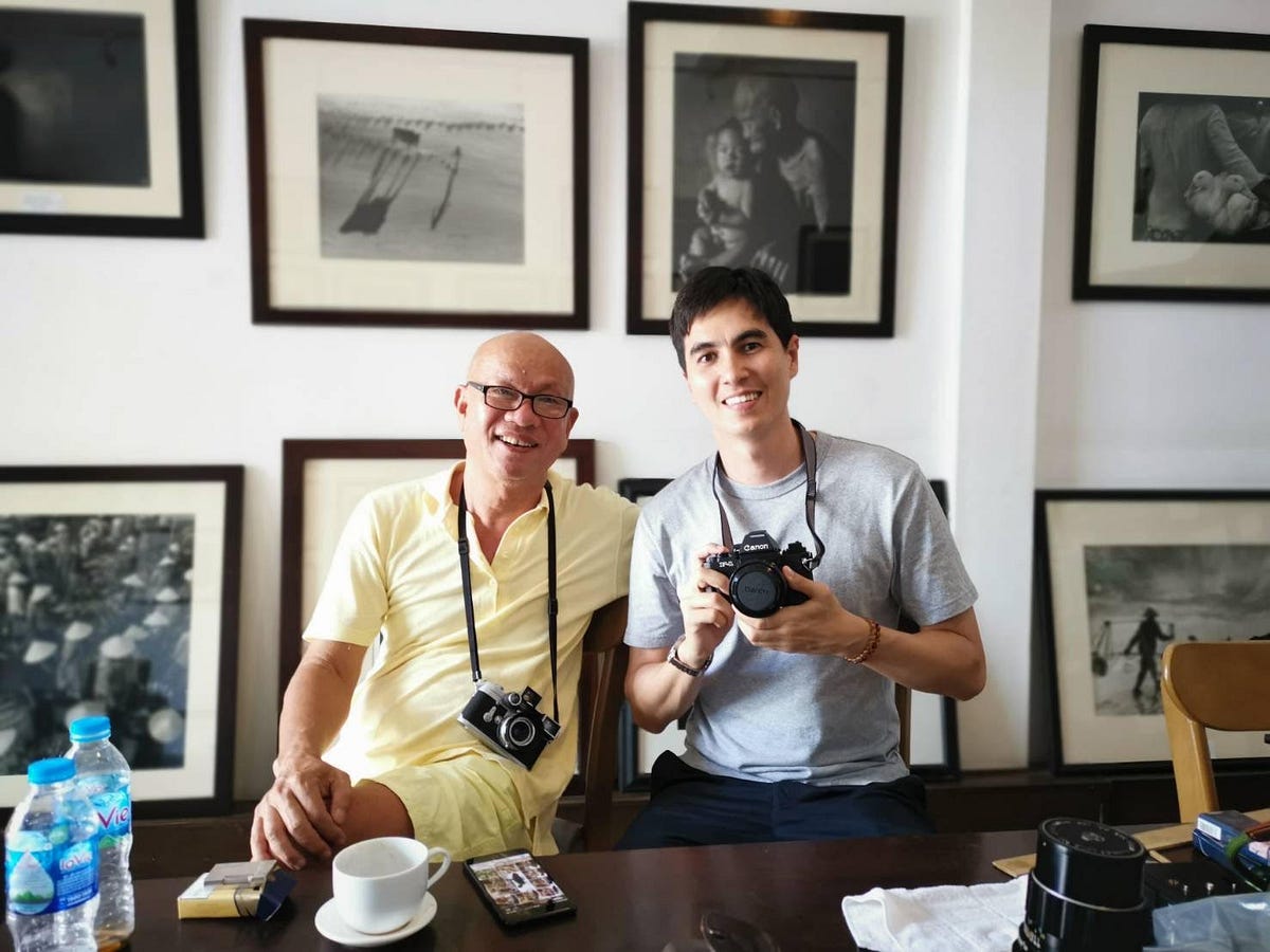A Vietnamese Photographer, A Bar and a World of Infinite Possibilities ...