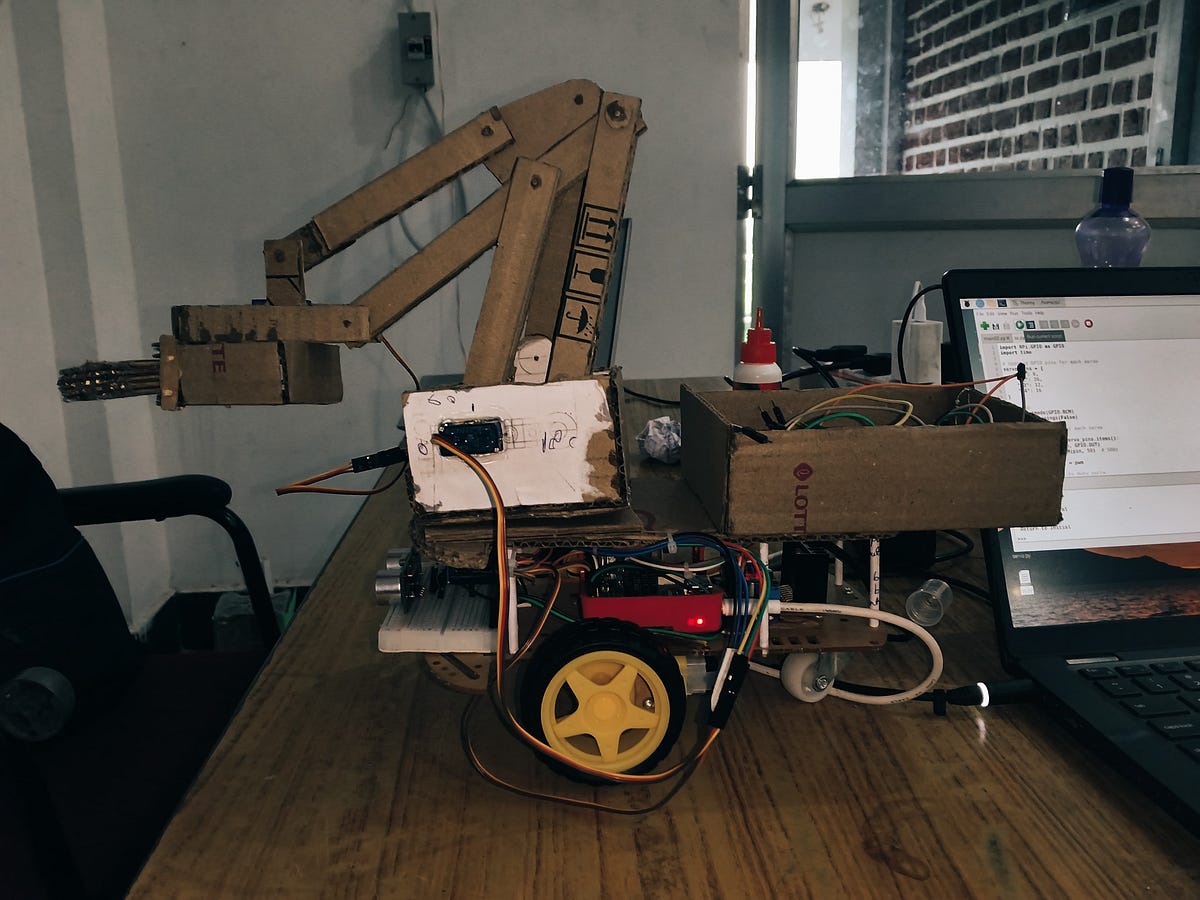 🧠 Autonomous Trash-Picking Bot: An IoT-Driven Solution to a Dirty Problem | by Youngchamp | Medium