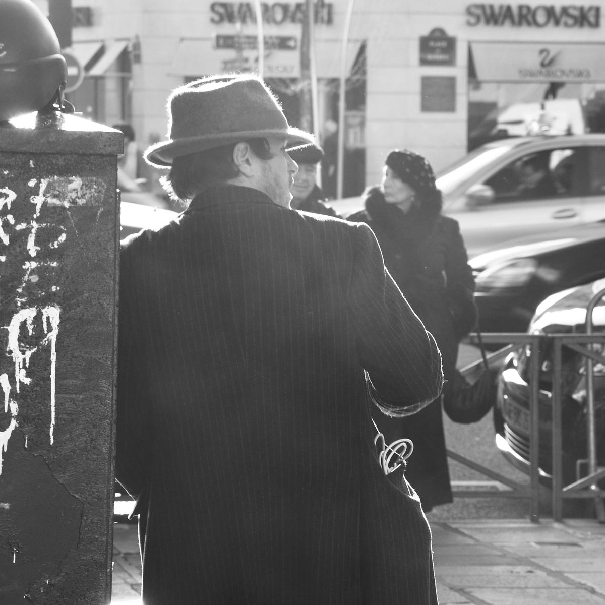 The Modern Flâneur: Reinventing Baudelaire for the Smartphone Era | by ...