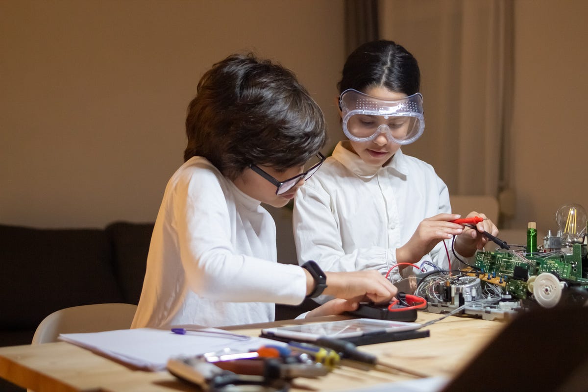 Enhancing Learning Beyond the Classroom: The Power of STEM Curriculum ...