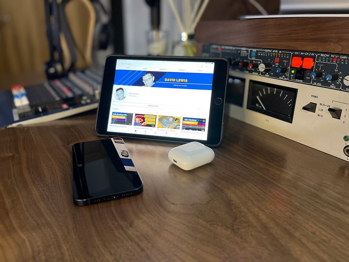 My Apple tech — it’s old but it’s working! | by David Lewis | Medium